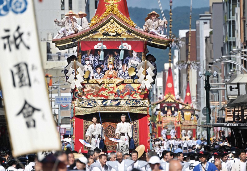 150,000 spectators view huge float parade for Kyoto's Gion Festival ...
