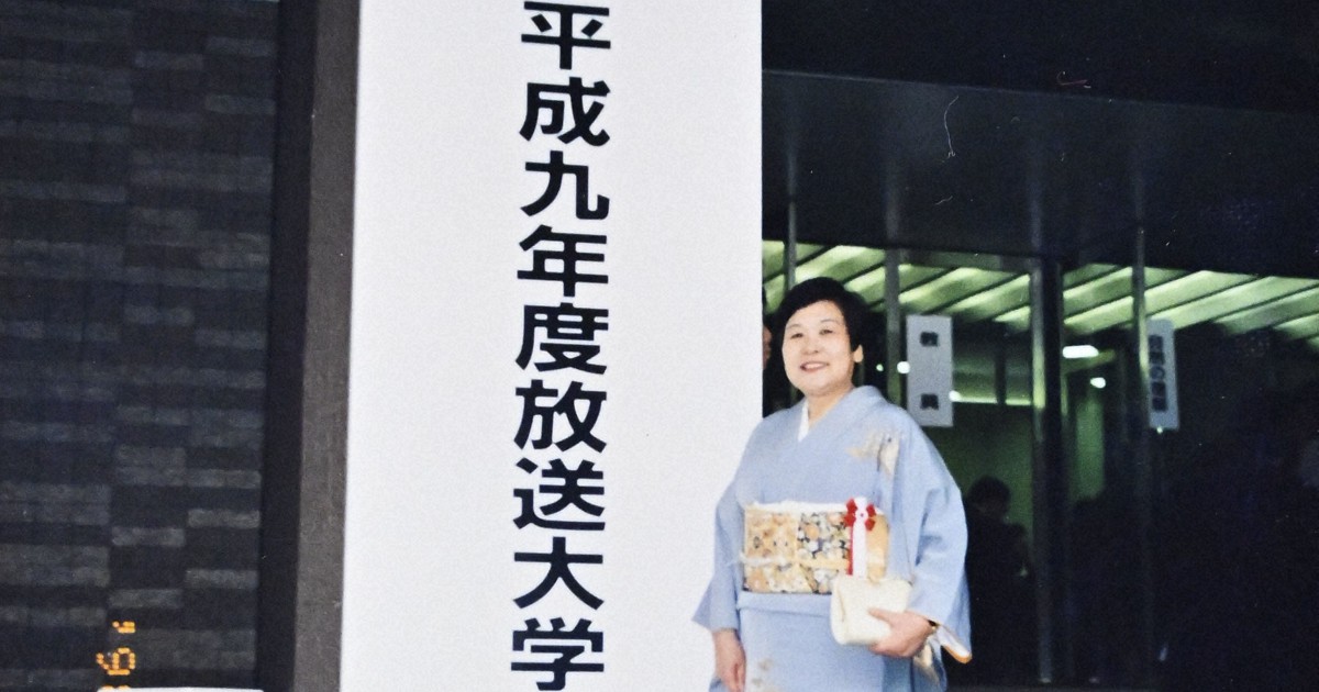 読む写真：76歳 若手ピン芸人「おばあちゃん」 学ぶ喜びかみしめ、舞台で異彩を放つ [写真特集17 18] 毎日新聞
