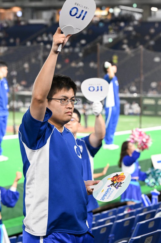 王子（春日井市）の応援団（準決勝）第94回都市対抗野球 [写真特集24/35] | 毎日新聞