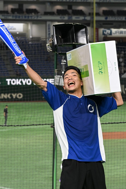 王子（春日井市）の応援団（準決勝）第94回都市対抗野球 [写真特集24/35] | 毎日新聞