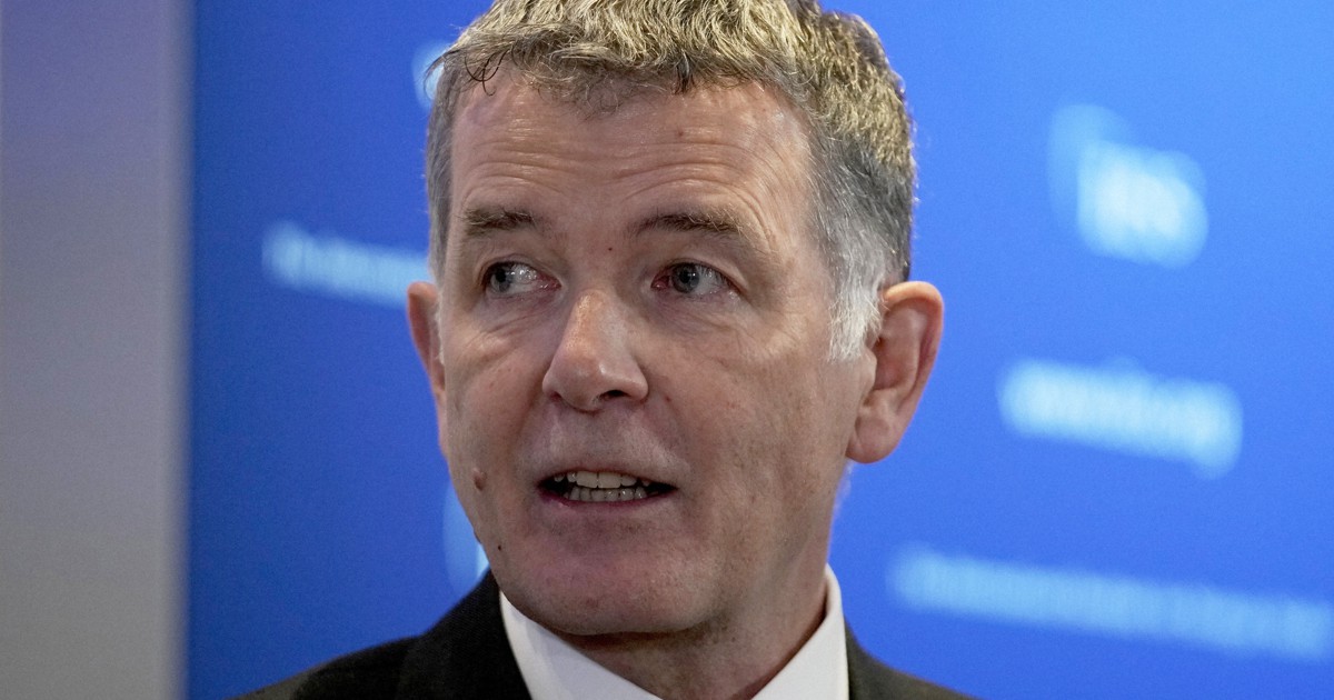 「求む、ロシア人スパイ」 イギリスMI6が異例の"公開勧誘" | 毎日新聞