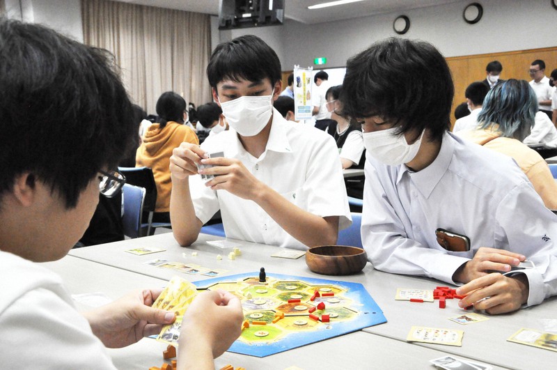 Back to the board: Interactive 'analog' games see renaissance among ...