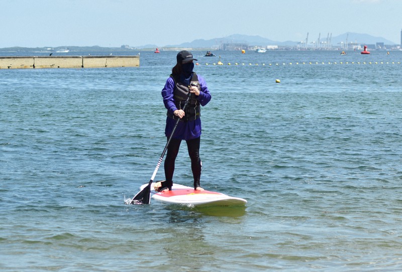 「こいでもこいでも岸から離れ・・・」人気のSUPで水難事故急増 | 毎日新聞