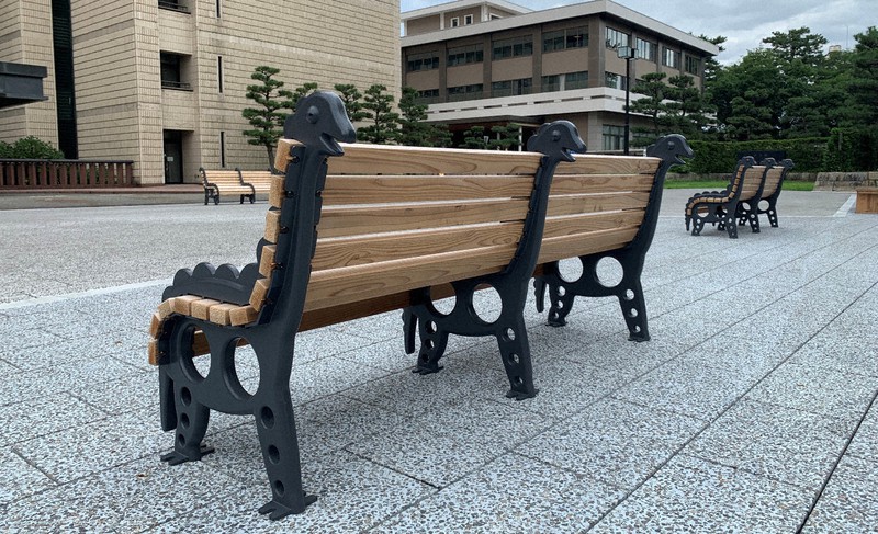 In Photos: 'Dinosaur' benches in central Japan create social media buzz - The Mainichi