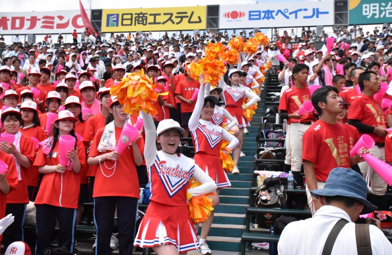 Cheerleaders at Japan HS baseball tourney use long sleeves, towels to ...