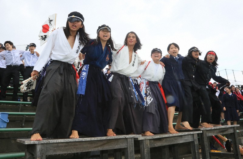 Traditional rough-and-tumble 'bankara' cheering culture thriving in ...