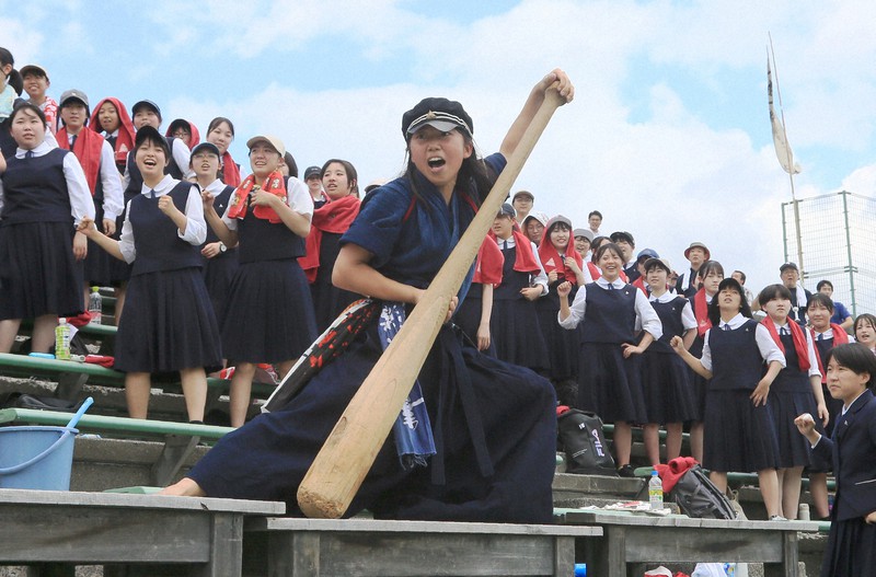 Traditional rough-and-tumble 'bankara' cheering culture thriving in ...