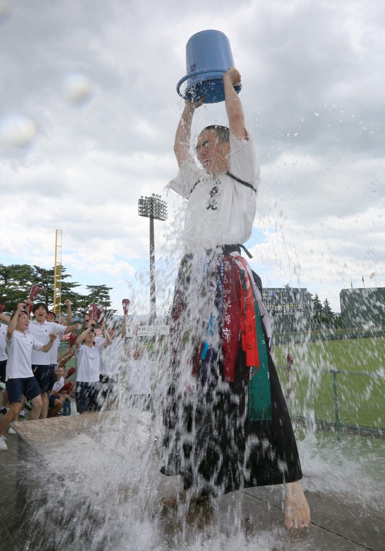 Traditional rough-and-tumble 'bankara' cheering culture thriving in ...