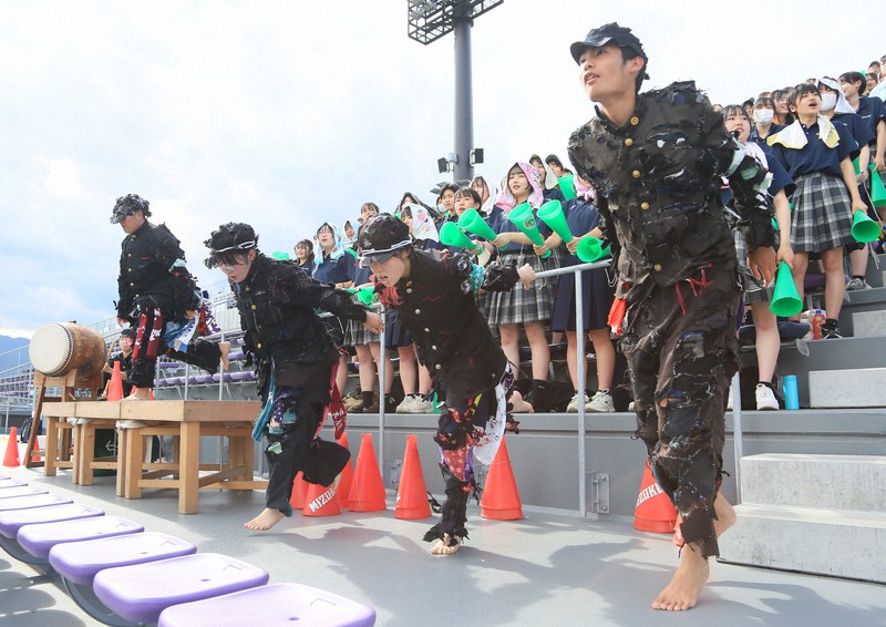 Traditional rough-and-tumble 'bankara' cheering culture thriving in ...