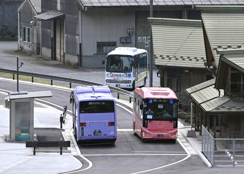 JR日田彦山線のBRT「ひこぼしライン」 試験走行を報道公開 [写真特集2/11] | 毎日新聞