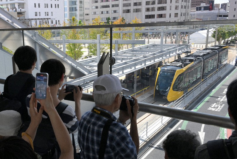 栃木にLRT開業 新規路面電車、75年ぶり | 毎日新聞