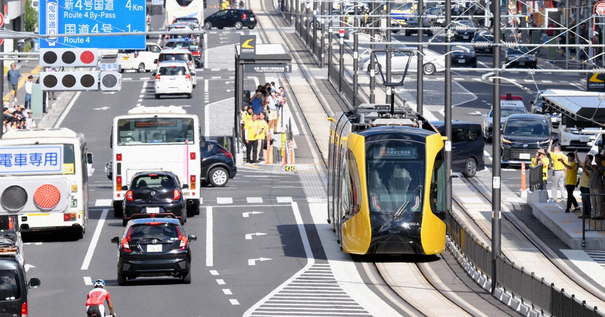 8月26日開業の宇都宮LRT、初の事故 乗用車と接触、けが人なし | 毎日新聞