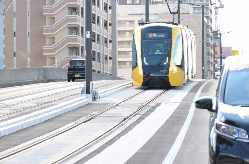 In Photos: Japan's 1st all-purpose-built LRT line opens - The Mainichi