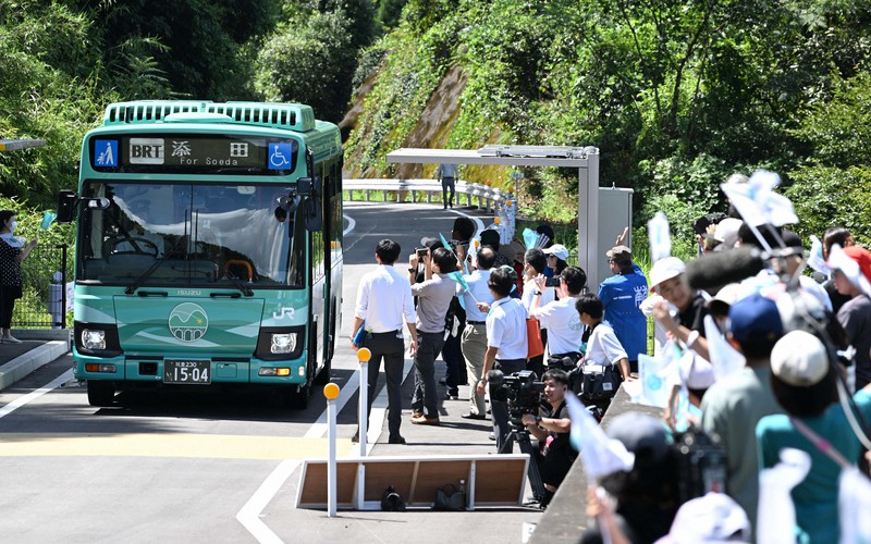 JR九州・日田彦山線 豪雨の被災区間でBRT開業 通学手段に期待 [写真特集2/7] | 毎日新聞