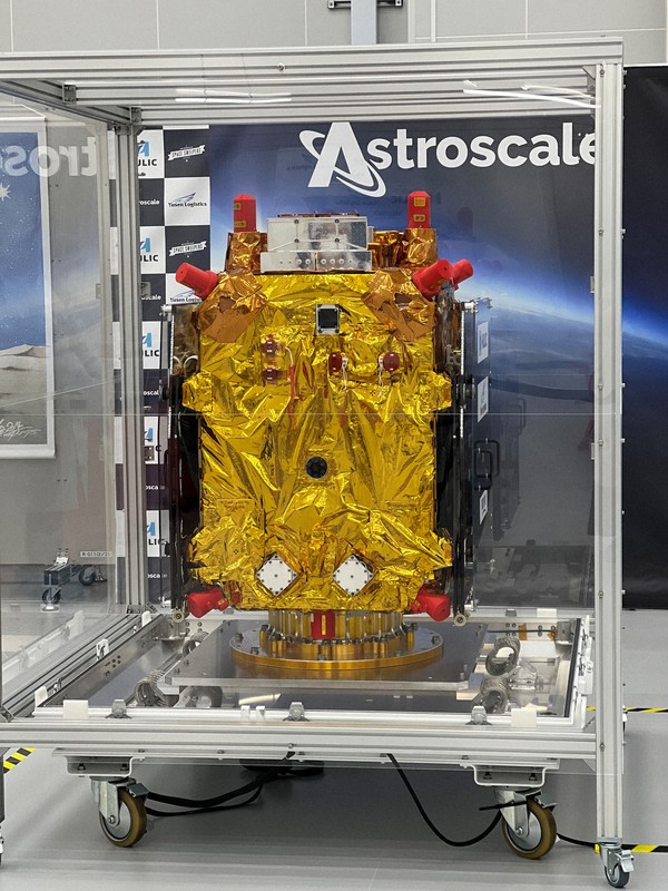 Japan firm unveils satellite with goal to approach space debris in ...