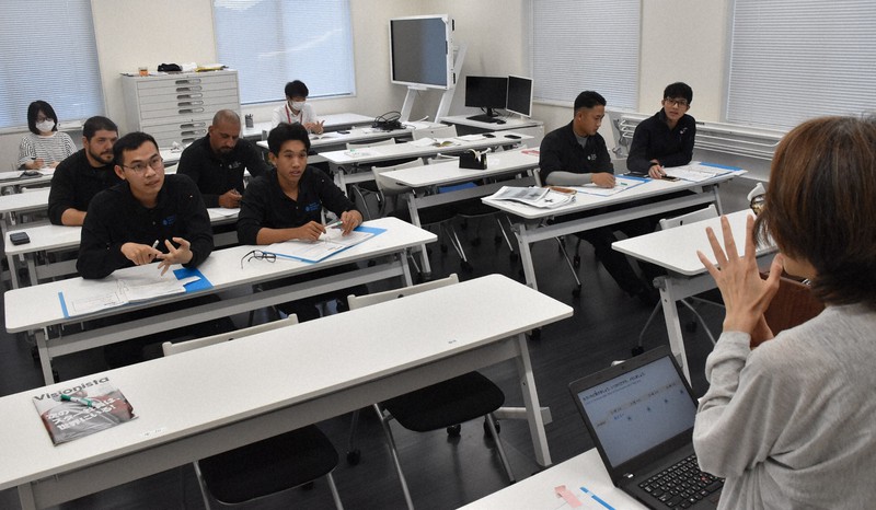 More firms in west Japan providing language training to foreign workers ...