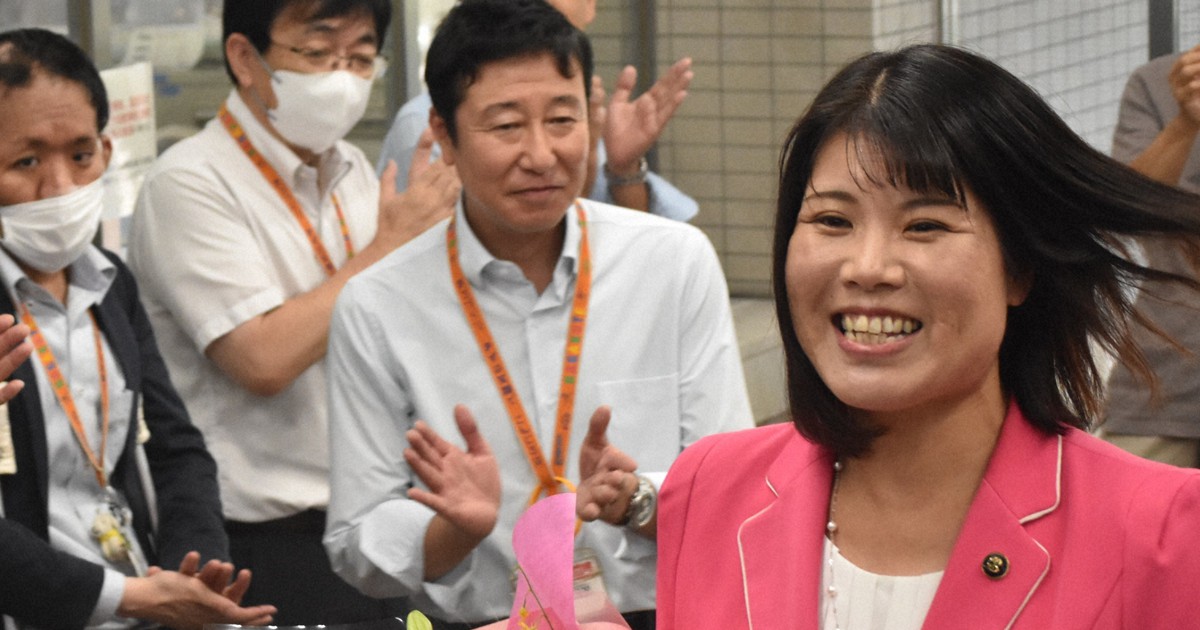 1st female mayor in Japan's Aichi Pref. starts work - The Mainichi