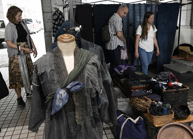 Int'l visitors snap up 'boro' stitched fabrics, unique wares at Japan's ...