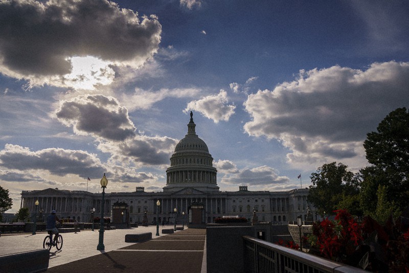 US averts gov't shutdown for now with temporary funding bill. What ...