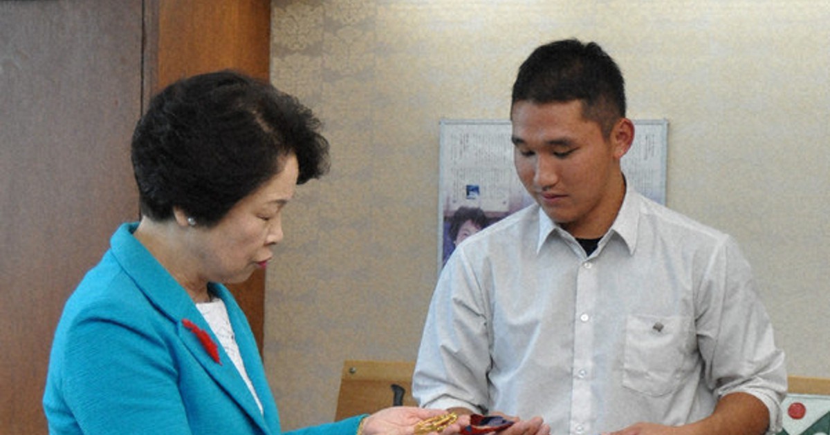 野球U18W杯 「プロでも二刀流で」 山形中央高・武田選手、知事にV報告 ／山形 | 毎日新聞