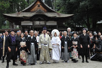 Dressed to thrill: 'Ninja wedding' held at western Japan shrine linked ...