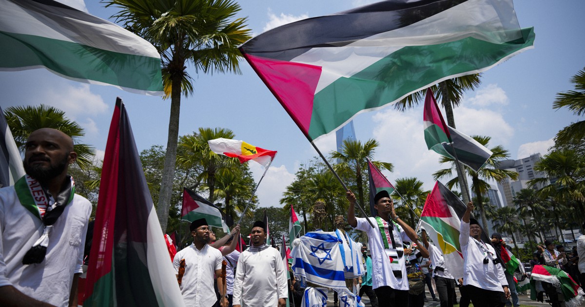 Muslims gather at mosques for first Friday prayers since Israel-Hamas ...