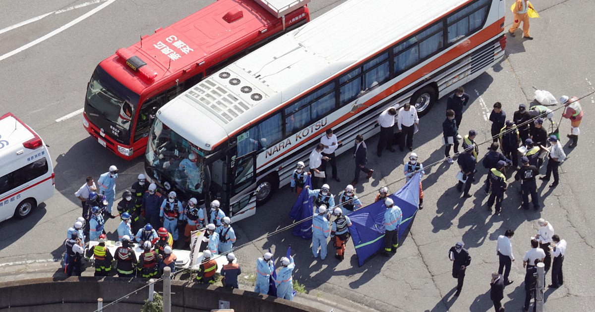 18 hurt after bus carrying students on field trip, truck collide in ...