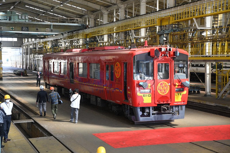 JR九州、多機能検測車「ビッグアイ」導入 線路のゆがみ測定 [写真特集2/5] | 毎日新聞