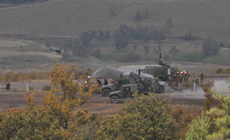 Japan-US forces open live-fire drill to the press in southwest Japan ...