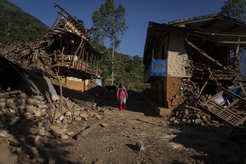 Thousands sleep outside in Nepal after quake kills at least 157 people, destroys most houses ...