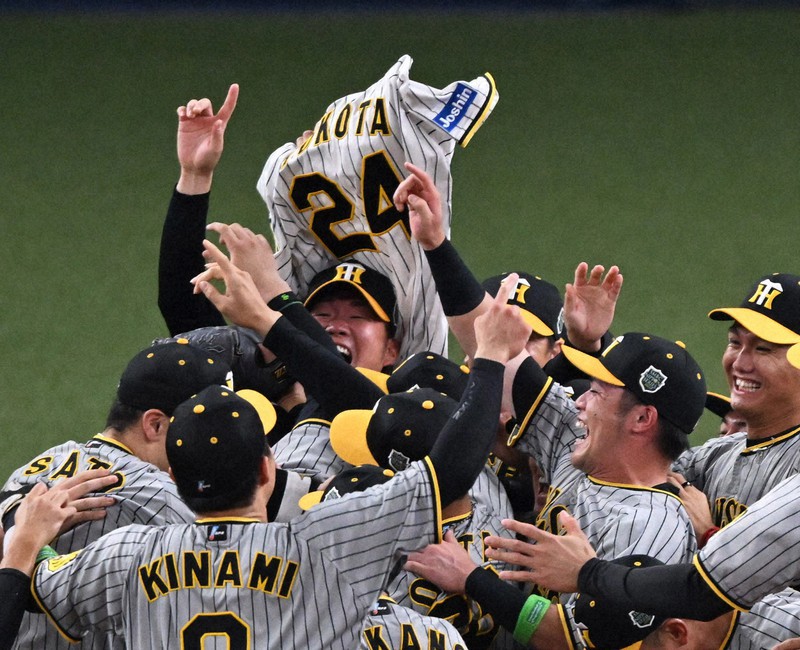 In Photos: Hanshin Tigers fans end 38-year wait for Japan Series ...