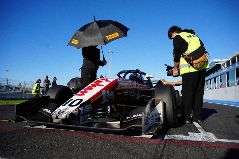 自動車：自動車 国際F3レース、女性初 17歳Juju、年間総合V | 毎日新聞