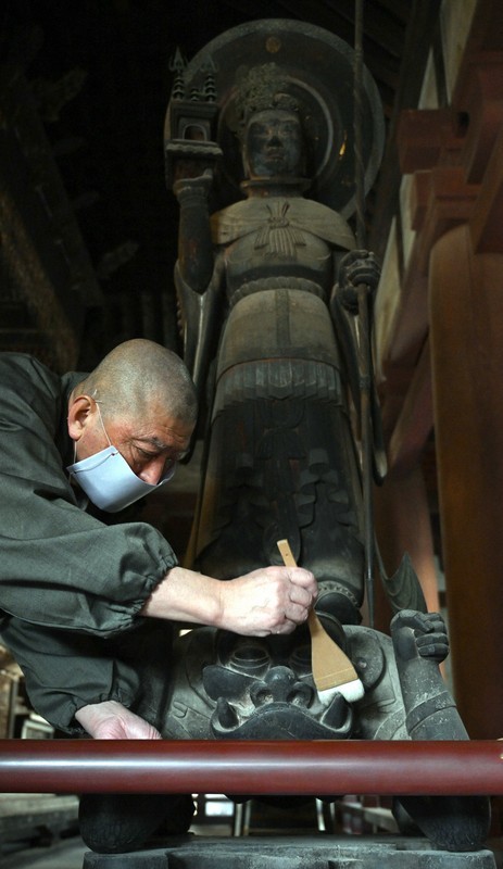 In Photos: Monks dust off statues at Nara temple ahead of New Year ...