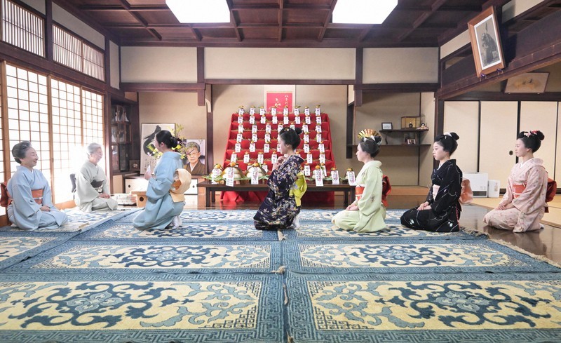 In Photos: Geisha, 'maiko' apprentices greet their teachers in pre-New ...