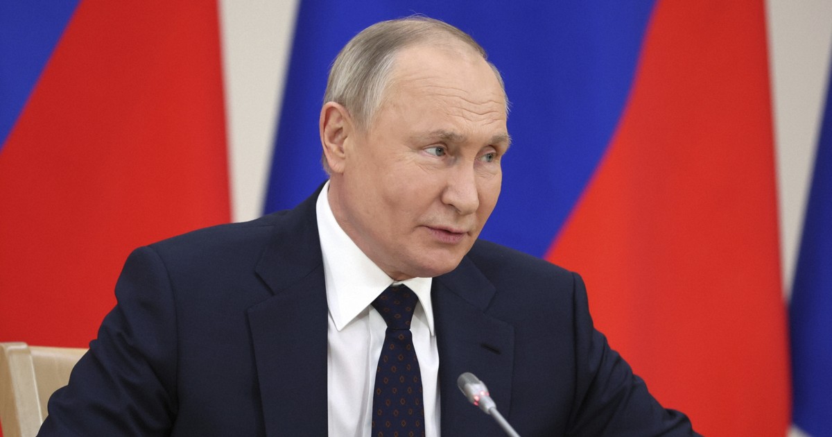 Putin is taking questions from ordinary Russians along with journalists ...