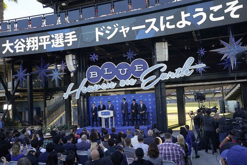 In first news conference with Dodgers, Shohei Ohtani dodges questions ...
