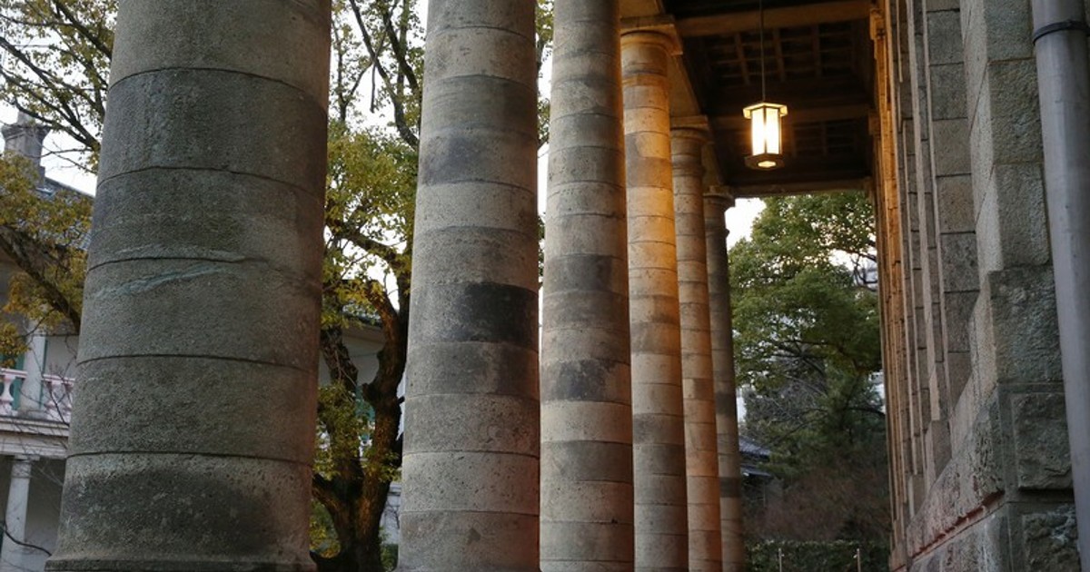 Retro Japan in Photos: Romanesque columns front ex-public hall in Osaka ...