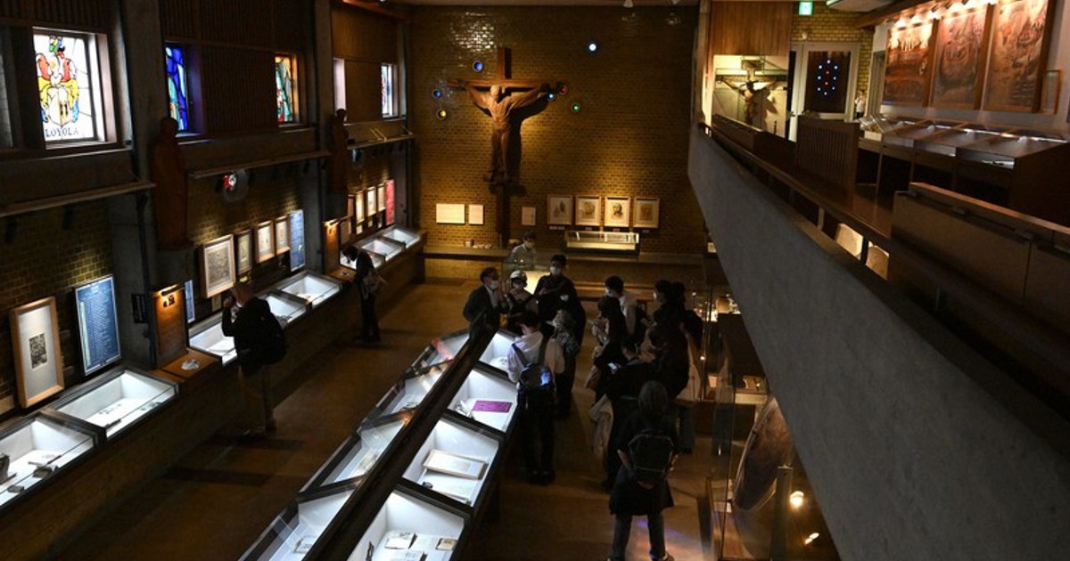 In Photos: Restored murals paint history at Japan Christian martyrdom ...