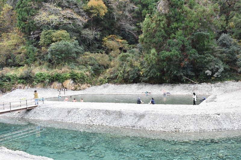 Seasonal open-air bath welcomes winter visitors in west Japan city ...