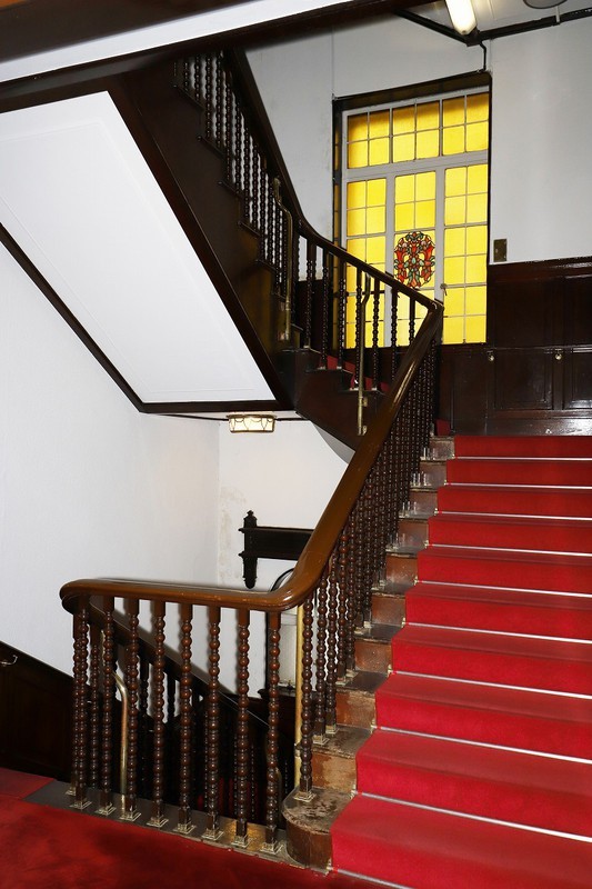 Retro Japan in Photos: Osaka Club hall with cosmopolitan atmosphere ...