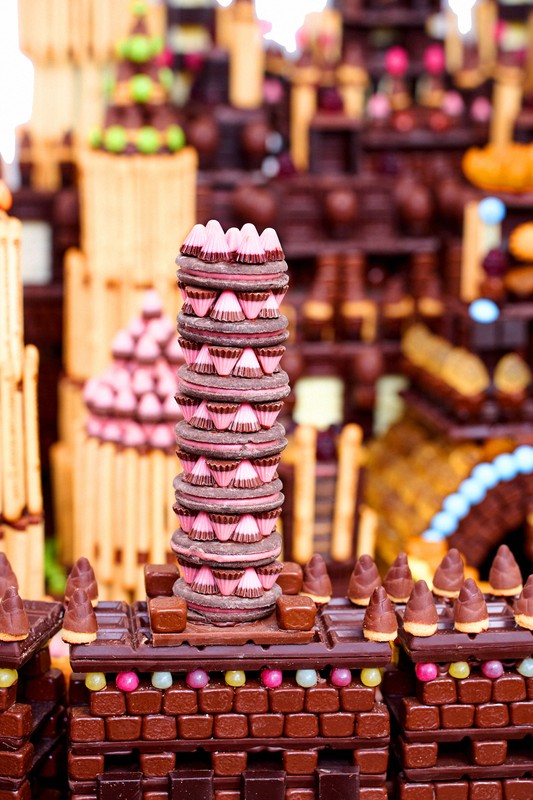 $1,800 candy castle kits released by Japan sweets giant Meiji sell out ...