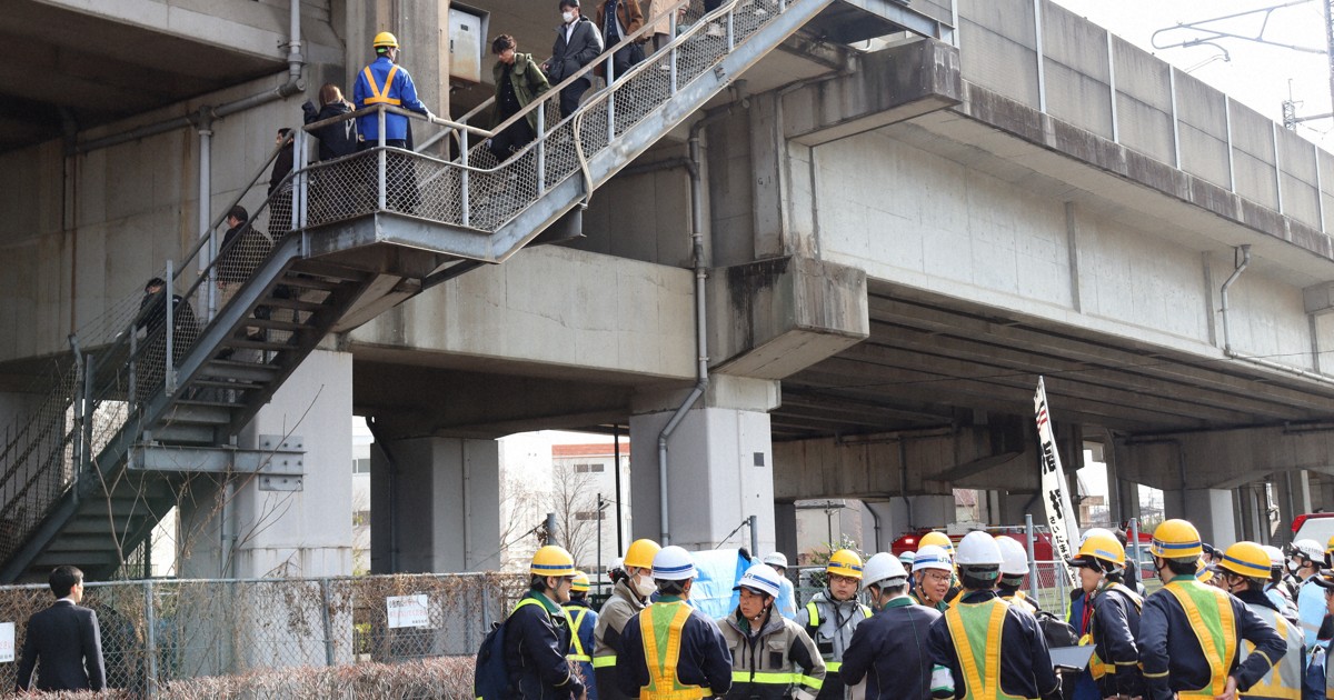 Moving bullet train window cracked in massive east Japan shinkansen ...