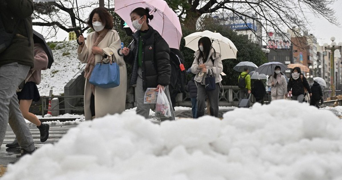 In Photos: Snow removal work continues in Tokyo - The Mainichi
