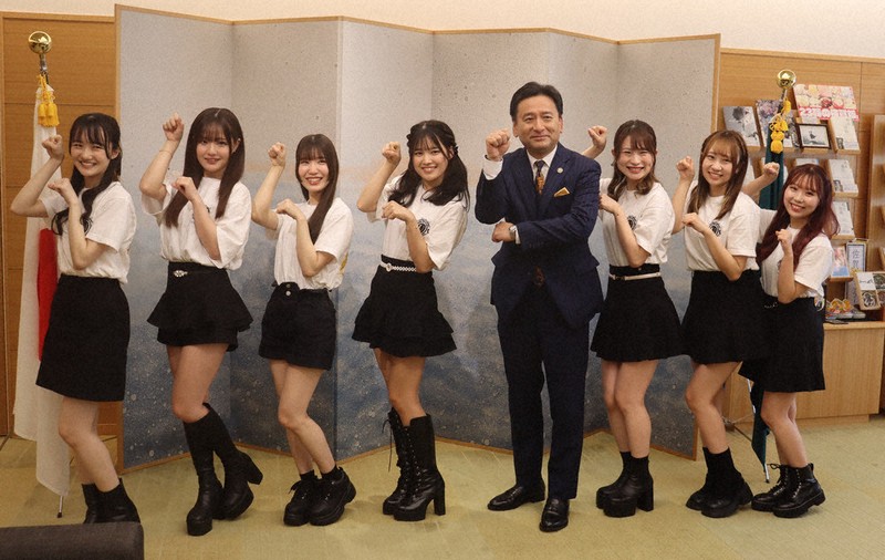 佐賀競馬で「推し活」 公式アイドル「UMATENA」が魅力発信 | 毎日新聞