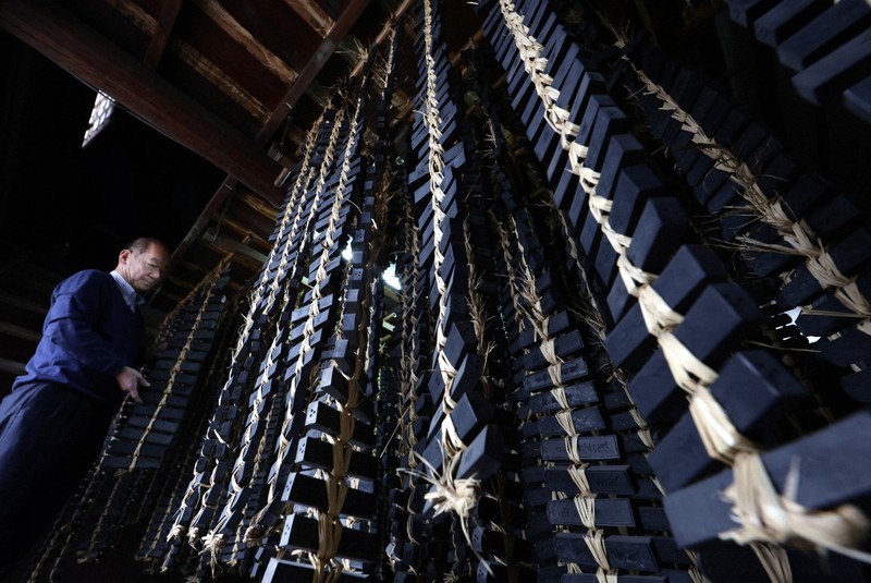 Easy Japanese news in translation: Ink stick production in Nara - The ...