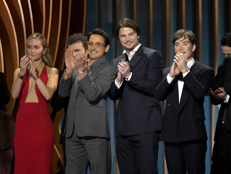 'Oppenheimer,' Lily Gladstone win at 30th Screen Actors Guild Awards ...