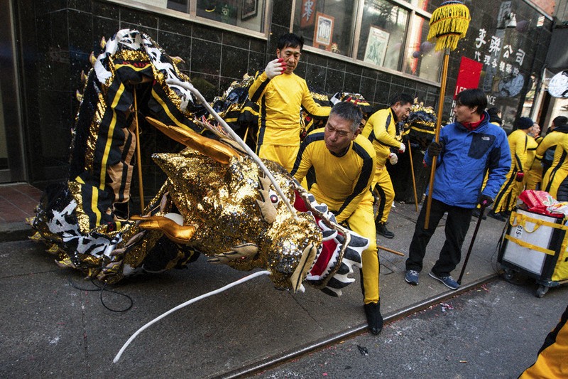 Dragons and dancers parade through Manhattan's Chinatown for Lunar New ...