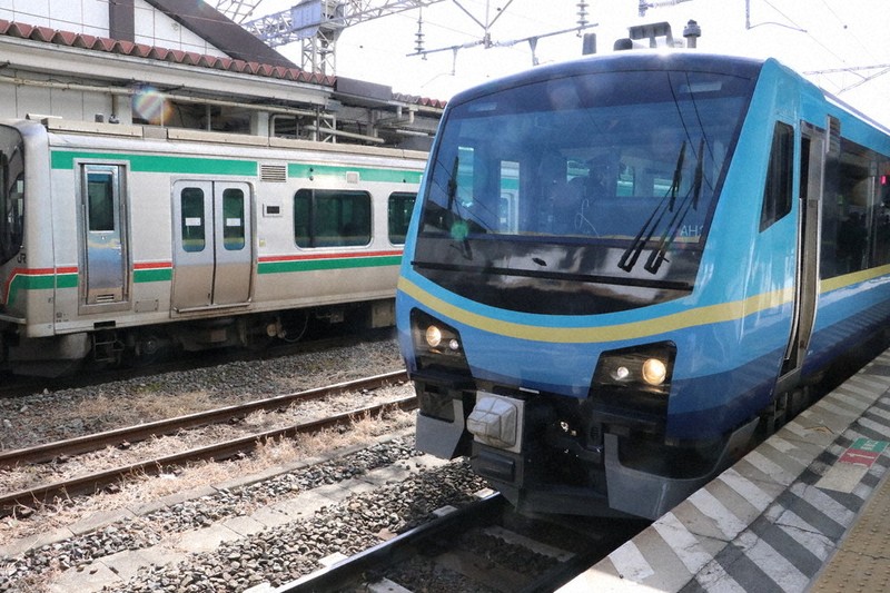 車窓から優雅に会津路 JR「あいづSATONO」車両公開 ／福島 | 毎日新聞