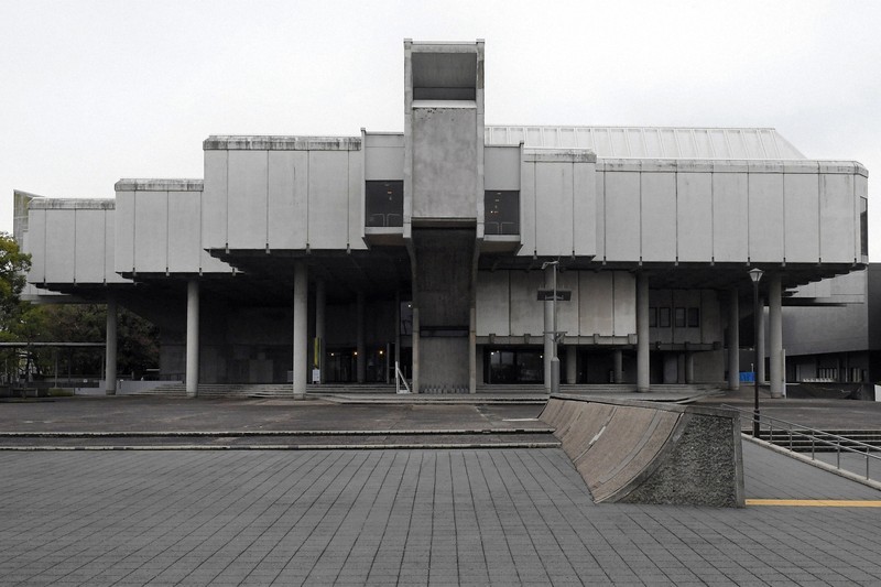 Retro Japan in Photos: Near-futuristic building of Saga Prefectural ...