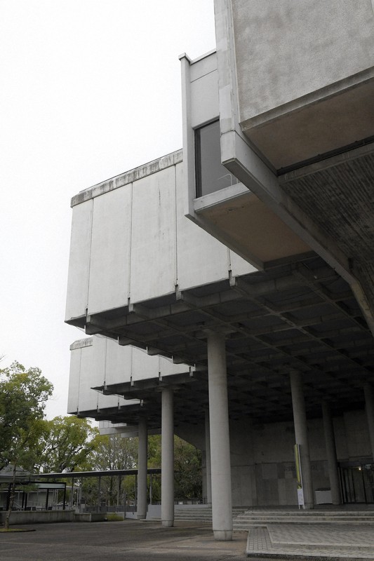 Retro Japan in Photos: Near-futuristic building of Saga Prefectural ...